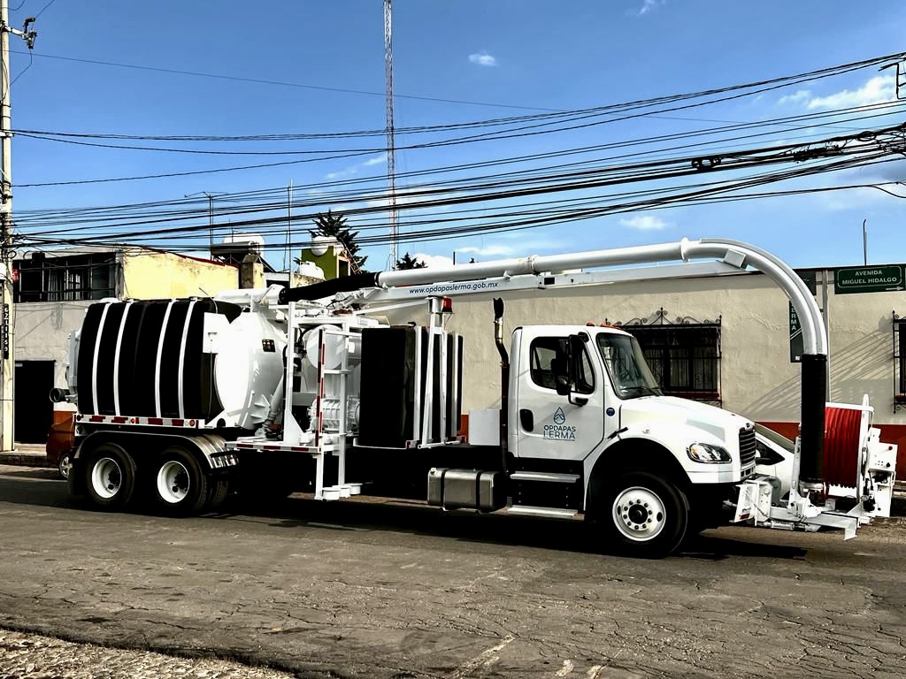 MIGUEL ÁNGEL RAMÍREZ PUSO EN SERVICIO EL TERCER CAMIÓN VACTOR PARA ...